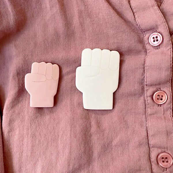 Kvindernes kampdag pin - stor – Liebe